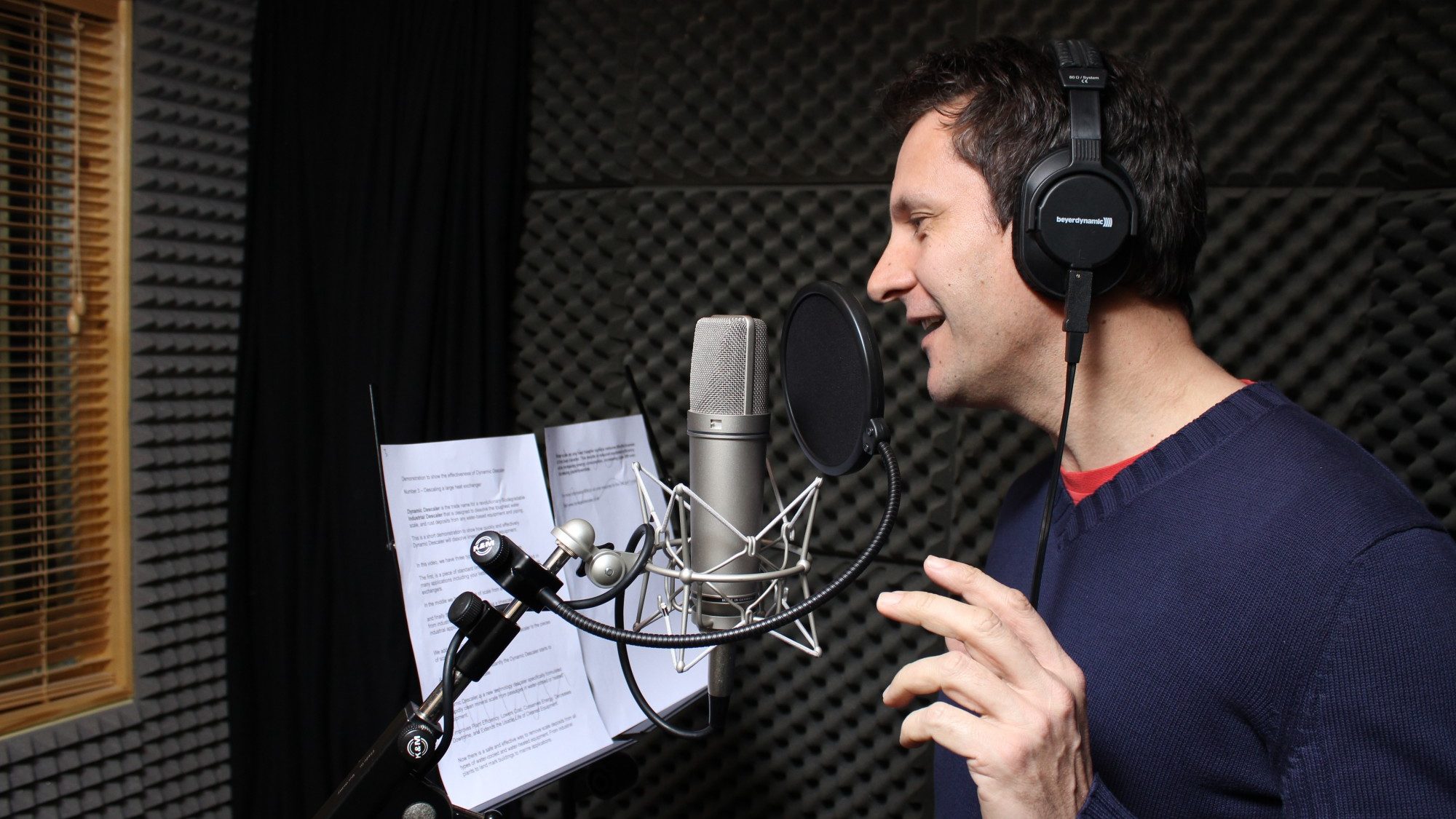 Mana Lebih Baik, Nge-dubbing Posisi Berdiri atau Duduk? - TopCareerID