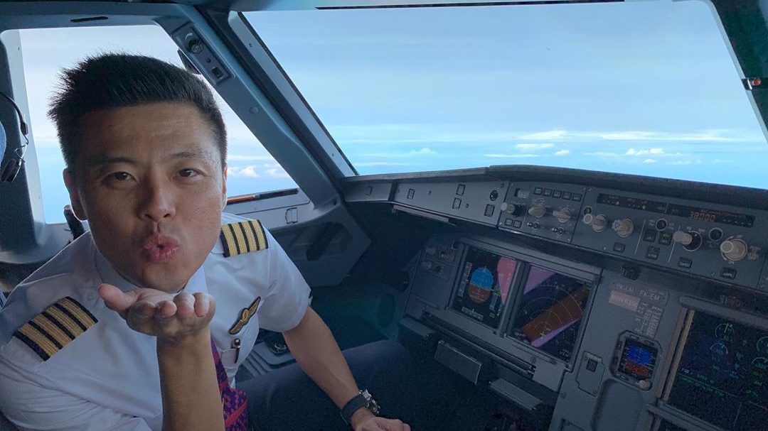 Ingin Belajar Terbang dengan Kapten Vincent? Segini Harganya! - TopCareerID