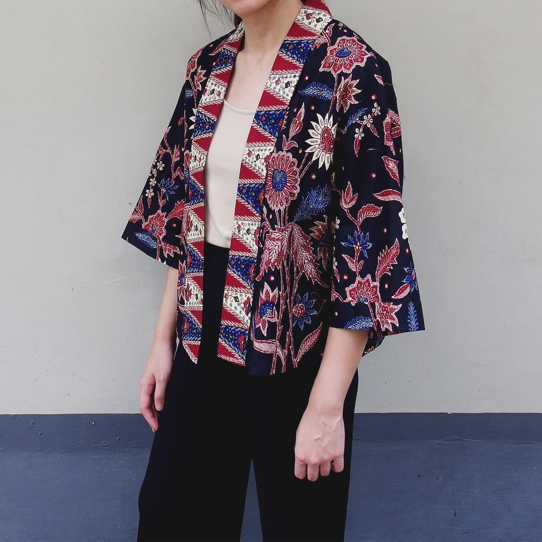 Gaya Fesyen Batik yang Bisa Kamu Coba untuk ke Kantor - TopCareerID