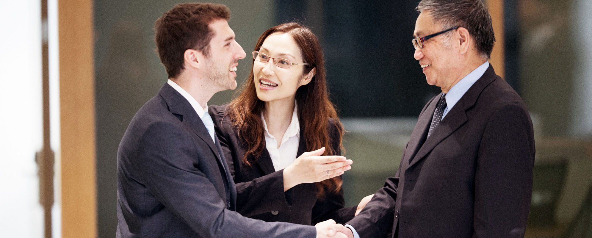 Tips Menjadi Juru Bahasa Profesional - TopCareerID