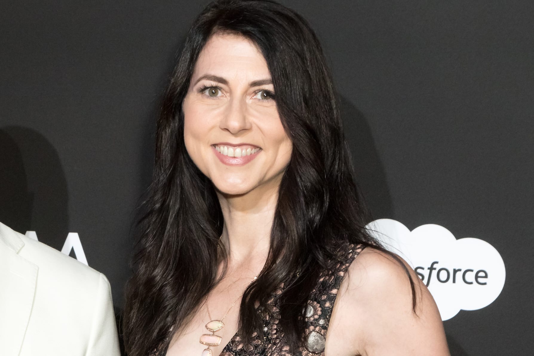 MacKenzie Scott Kini Masuk Jajaran Atas Wanita Terkaya di Dunia - TopCareerID