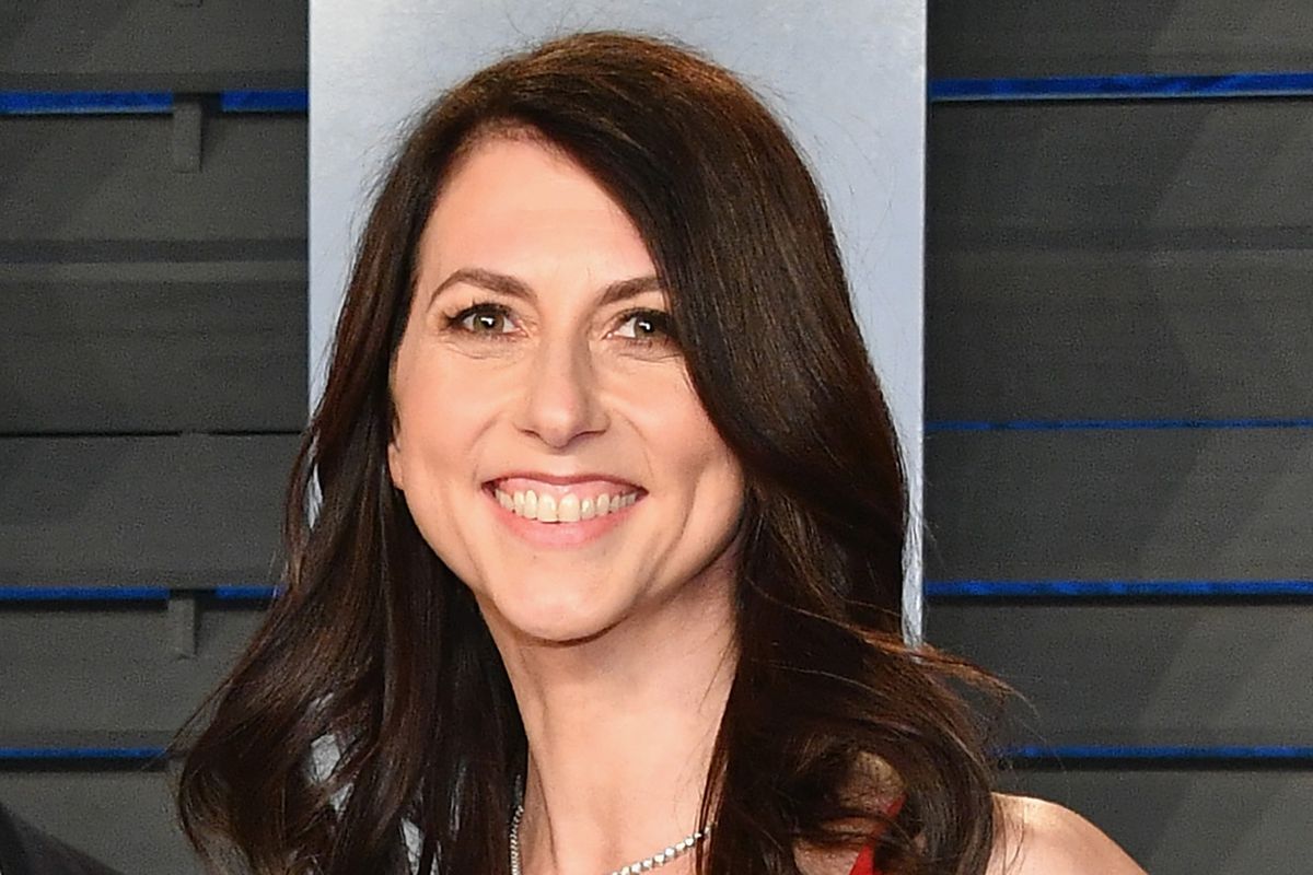 Mantan Istri Jeff Bezos, MacKenzie Scott Gelontorkan Rp 38,7 Triliun untuk Amal - TopCareerID