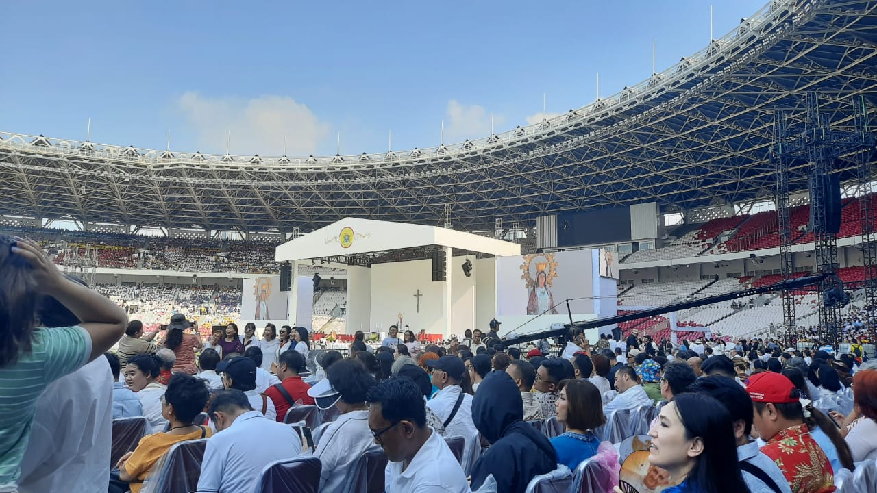 Mengintip Suasana Dalam GBK Jelang Misa Akbar Paus Fransiskus - TopCareerID