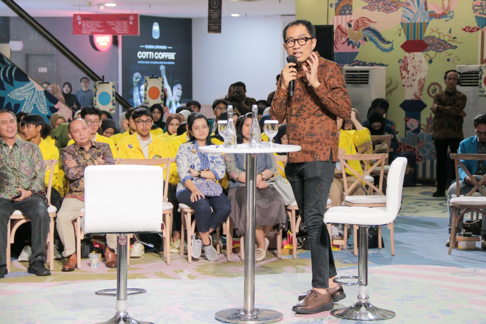 Pesan Wamenperin ke Gen Z yang Mau Angkat Industri Batik Indonesia ...
